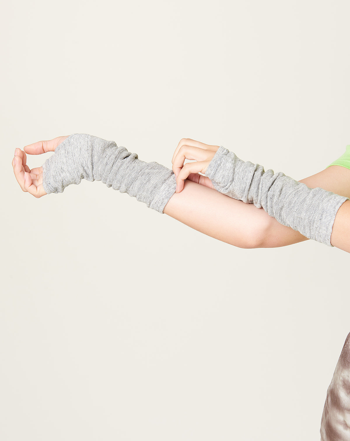 Short Linen Arm Covers in Light Grey | Nishiguchi Kutsushita | Covet + Lou